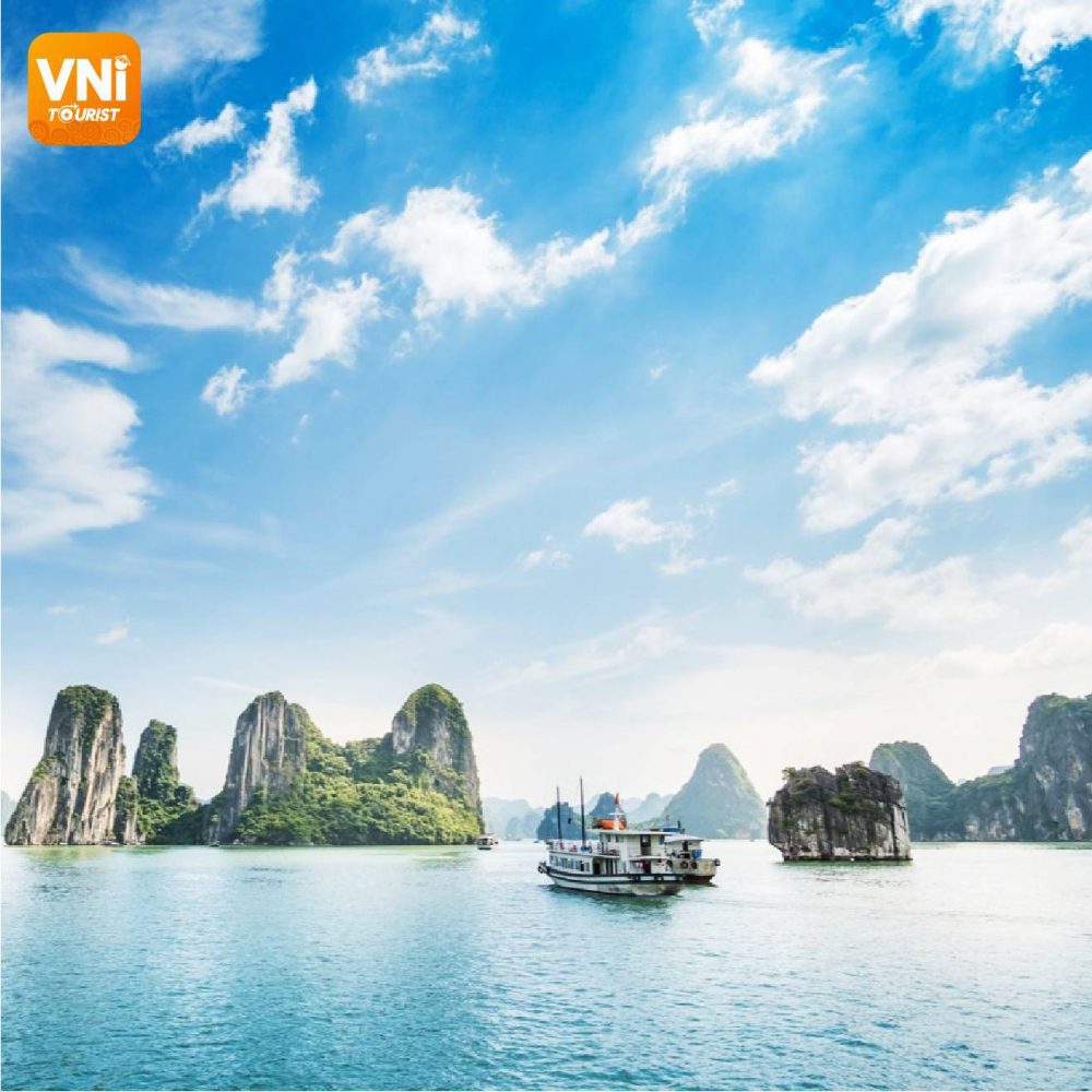 HA LONG BAY - THE BEAUTY FROM THE LEGEND (PART 1)