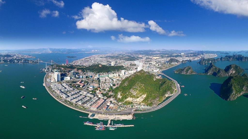 Ha Long Bay, heavenly beauty of undulating rocky islands among waters