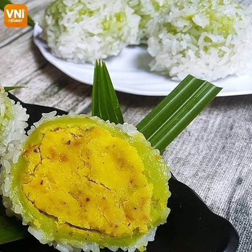 KHUC CAKE MS. LAN - A FEATURE OF HANOI OLD CUISINE