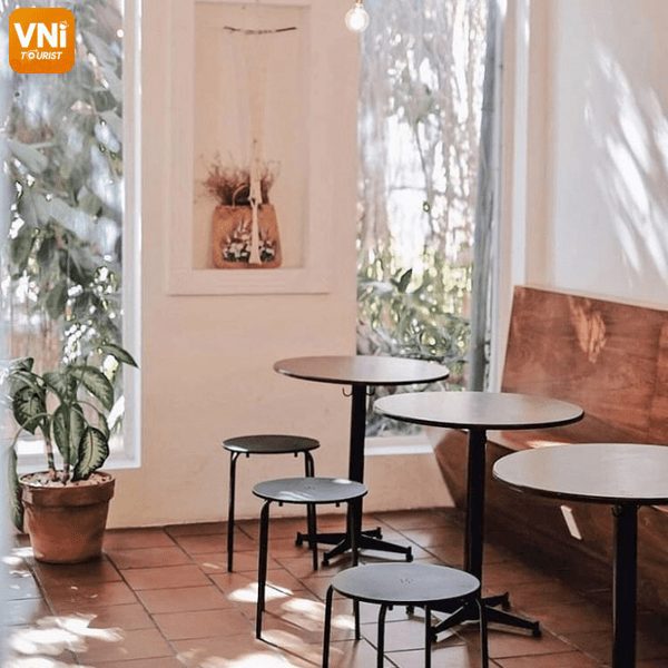 BEST COFFEE SHOPS IN SAI GON - TOP 5 MUST CHECK-IN CAFÉS