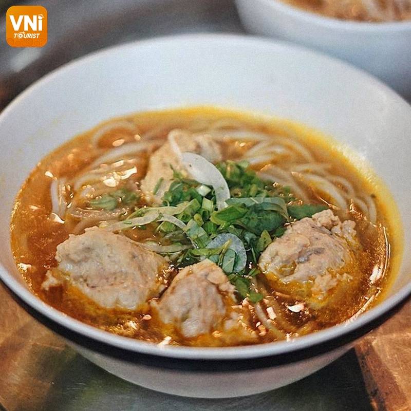 THE FOREIGN NEWSPAPER RECOMMENDS 10 BEST BUN BO SHOPS