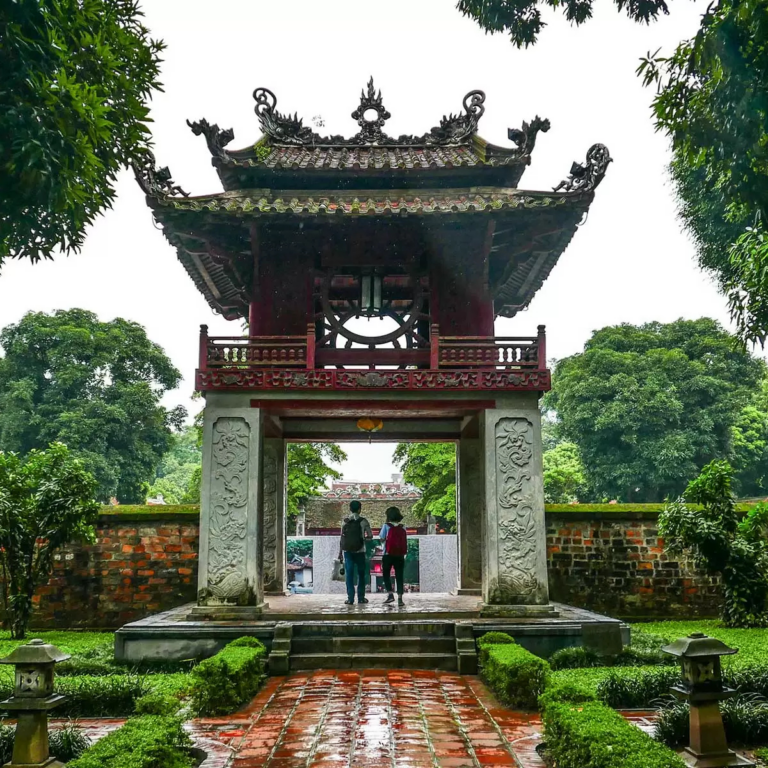 Discover the Temple of Literature (Van Mieu Quoc Tu Giam)